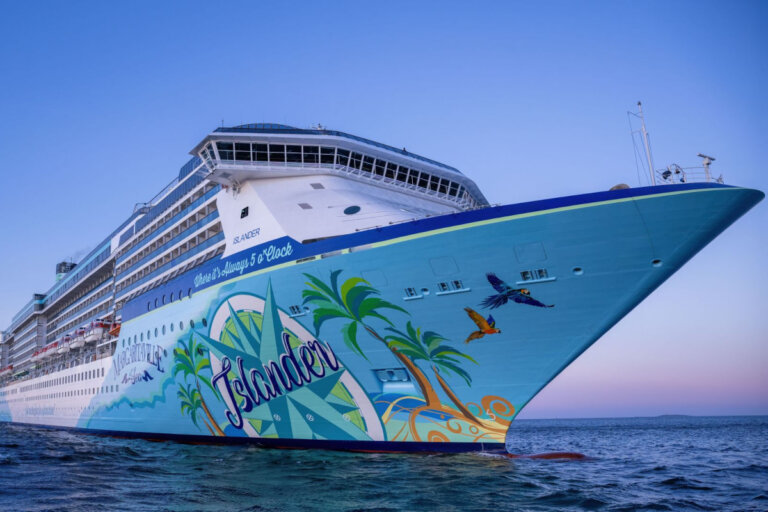Dogs, Dogs, Dogs ... 250 of them on your cruise - Sunstone Tours & Cruises
